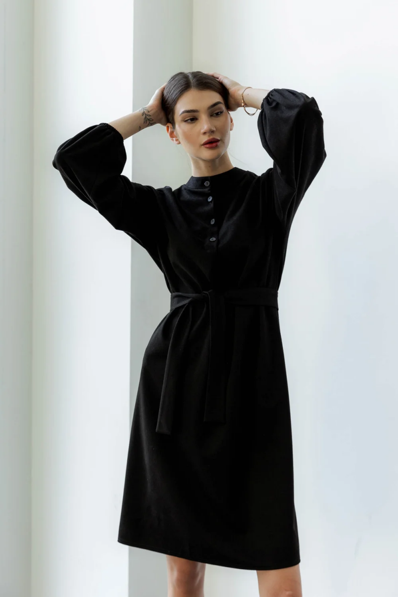 Купити Чорне трендове осіннє плаття міді